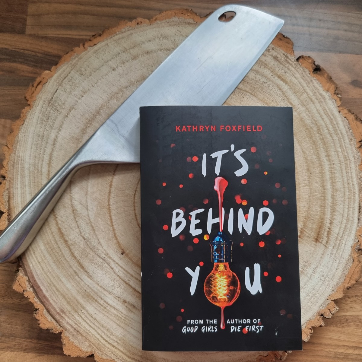 Blog Tour – It’s Behind You – Emma's Things to Read